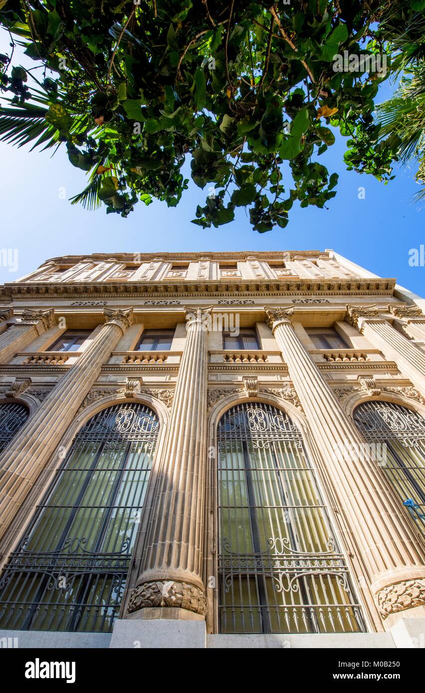 Cuban old and new architecture hi-res stock photography and images - Alamy