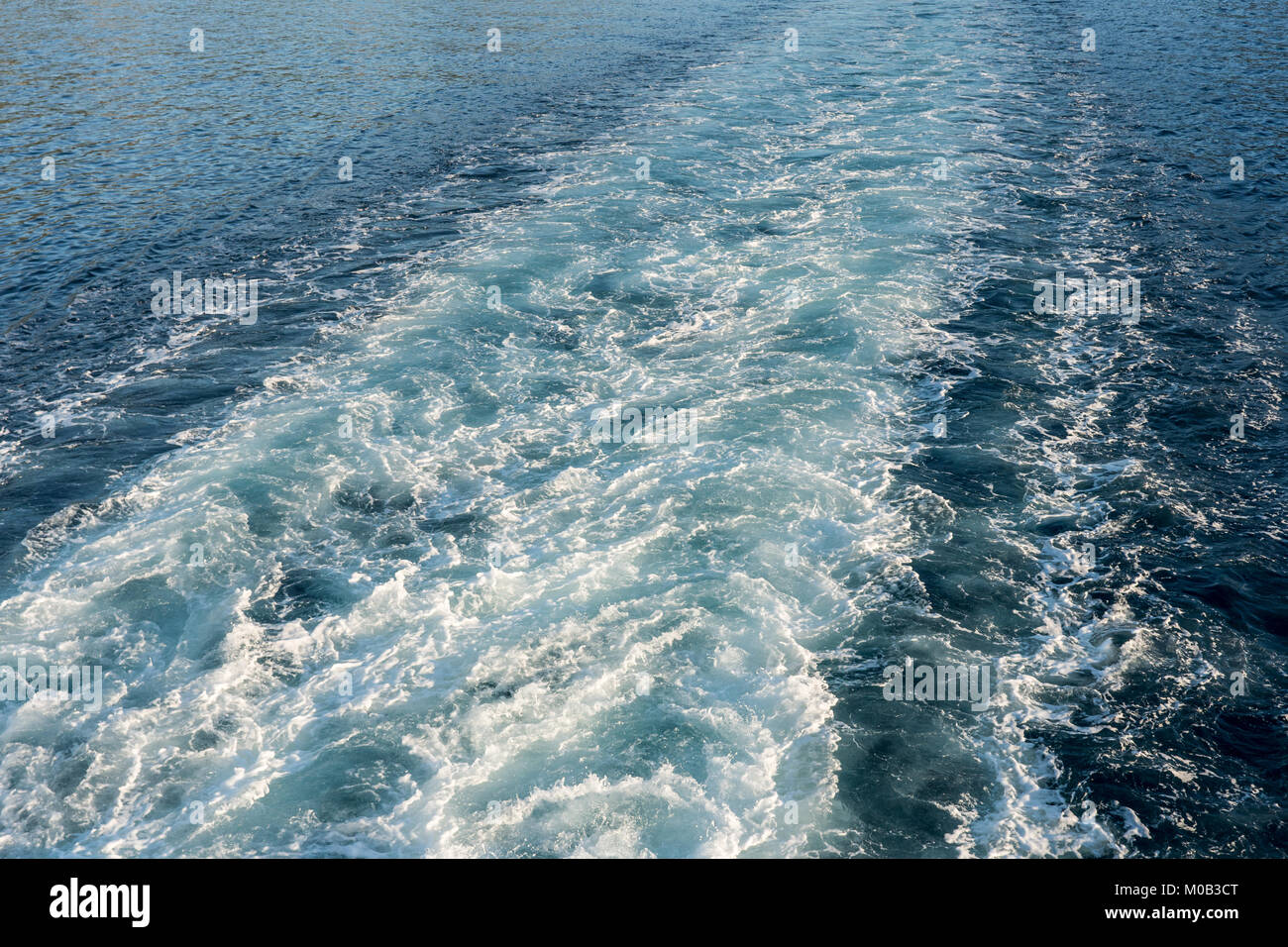 Sea water ship trail hi-res stock photography and images - Alamy