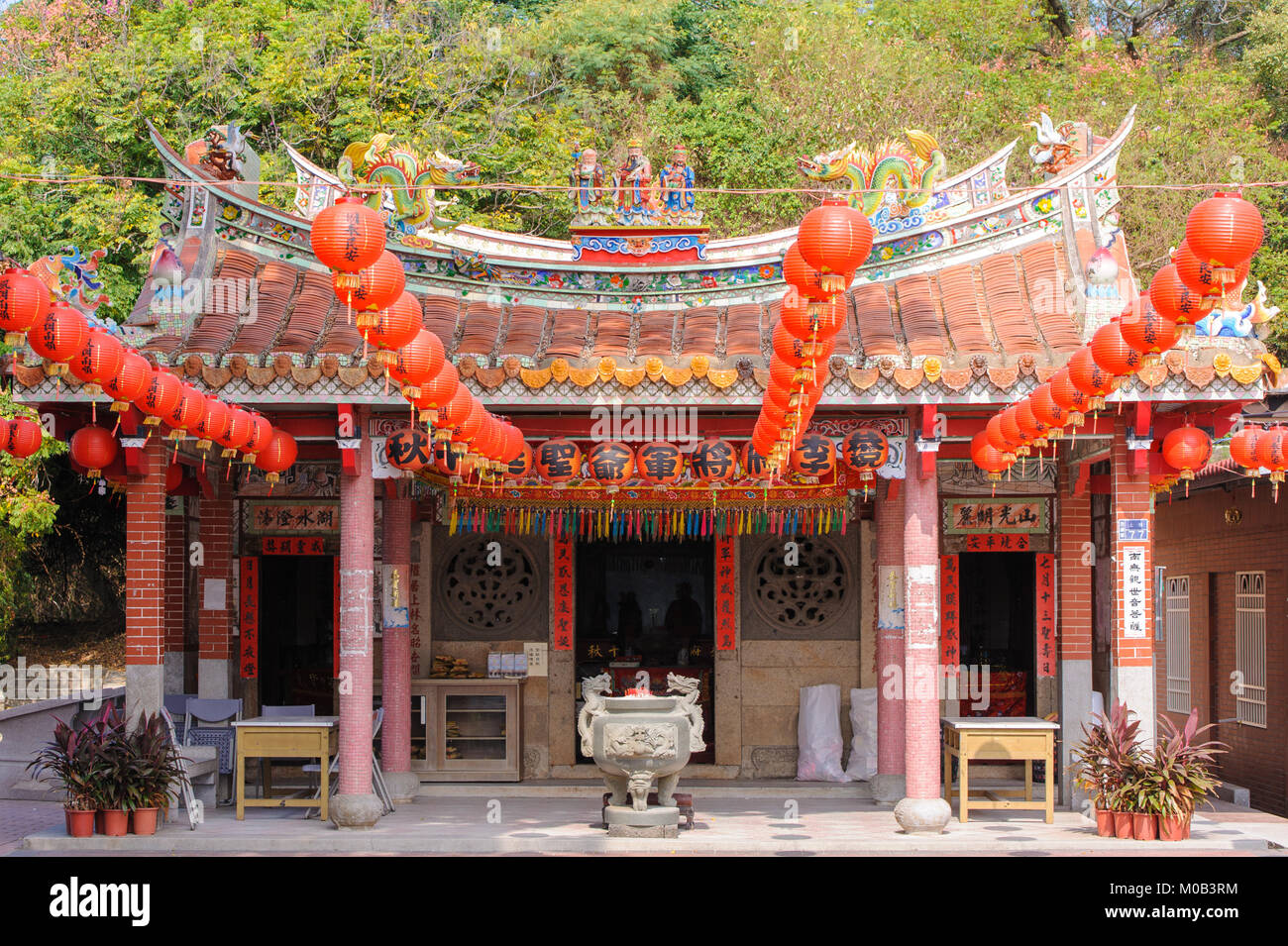 Traditional chinese temple hi-res stock photography and images - Alamy