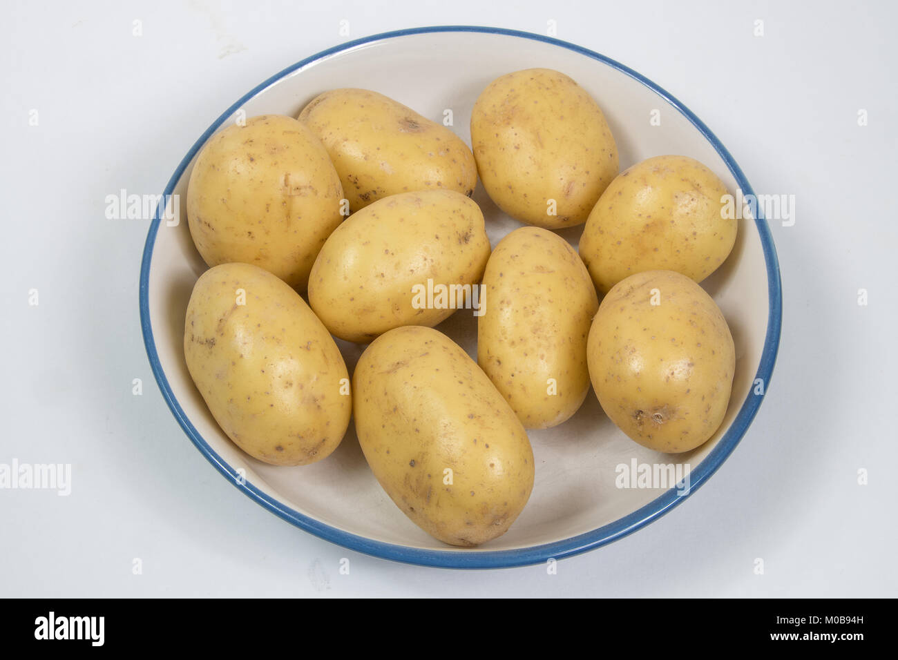 Baby new potatoes hi-res stock photography and images - Alamy