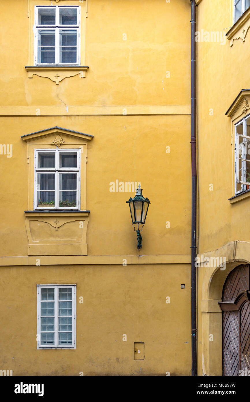 Yellow wooden buildings hi-res stock photography and images - Alamy