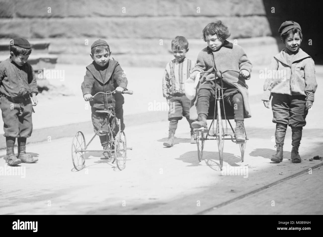 Street urchins hi-res stock photography and images - Alamy