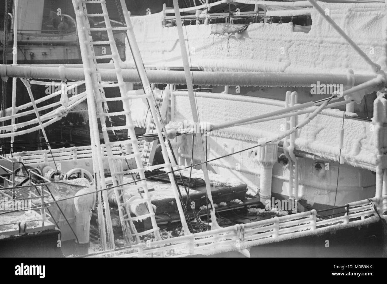 Ice deck hi-res stock photography and images - Alamy