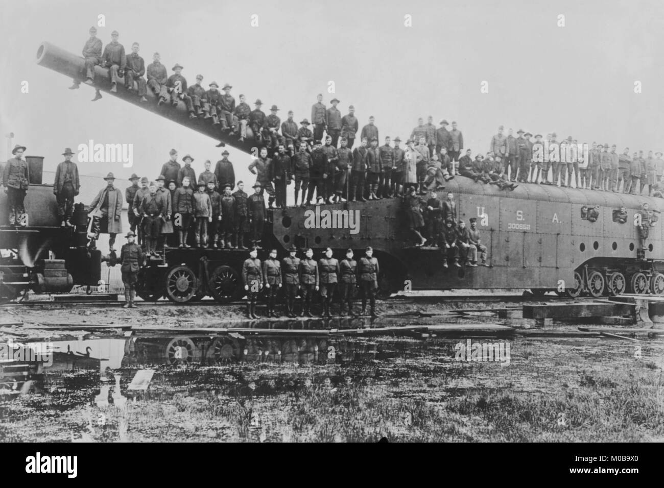 Train of artillery hi-res stock photography and images - Alamy