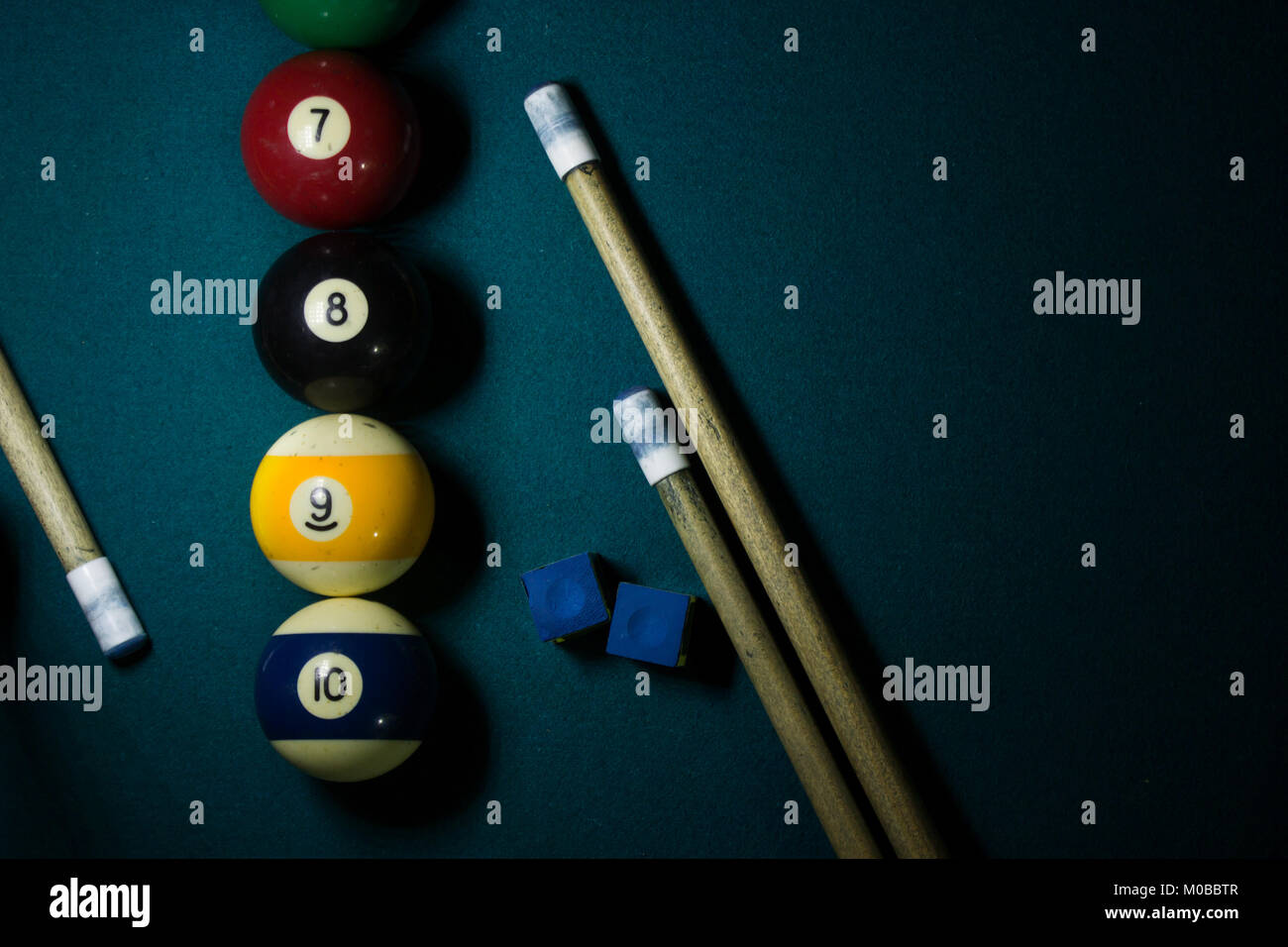Three billiard sticks hi-res stock photography and images - Alamy