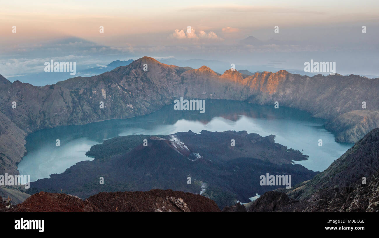 Sunrise view of Mount Rinjani and crater lake, Lombok, Indonesia Stock ...