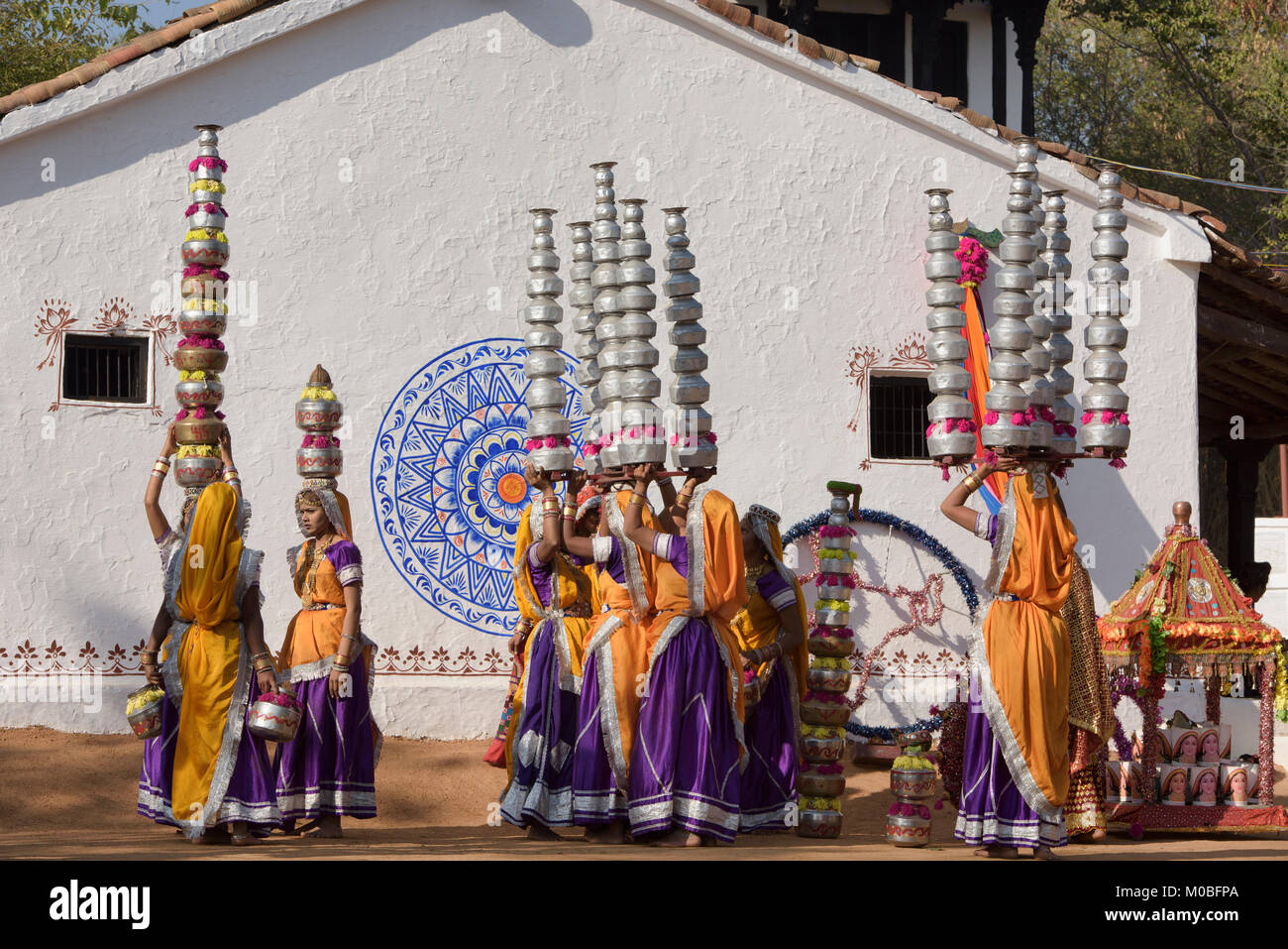 Bhavai dance hi-res stock photography and images - Alamy