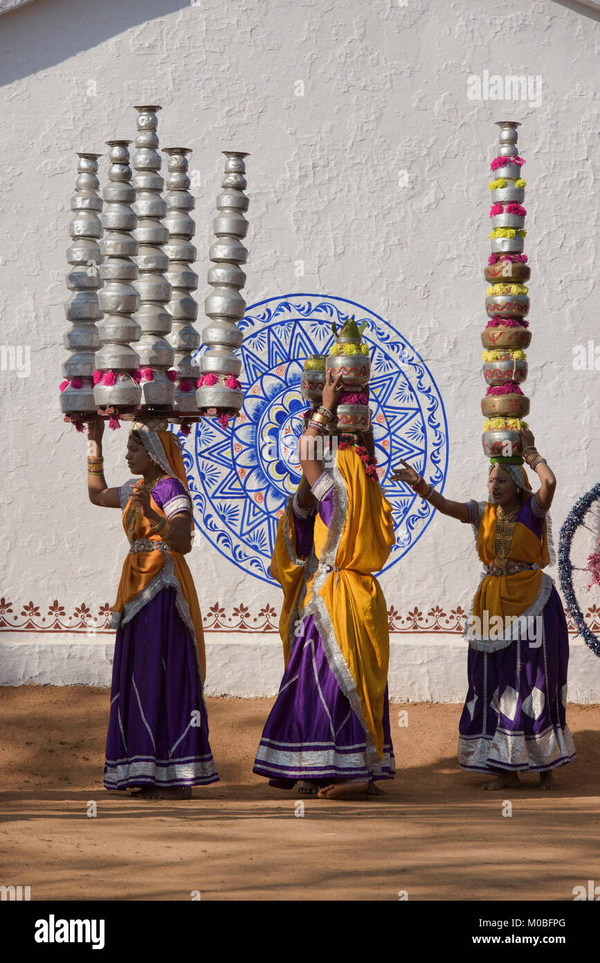 Bhavai dance hi-res stock photography and images - Alamy