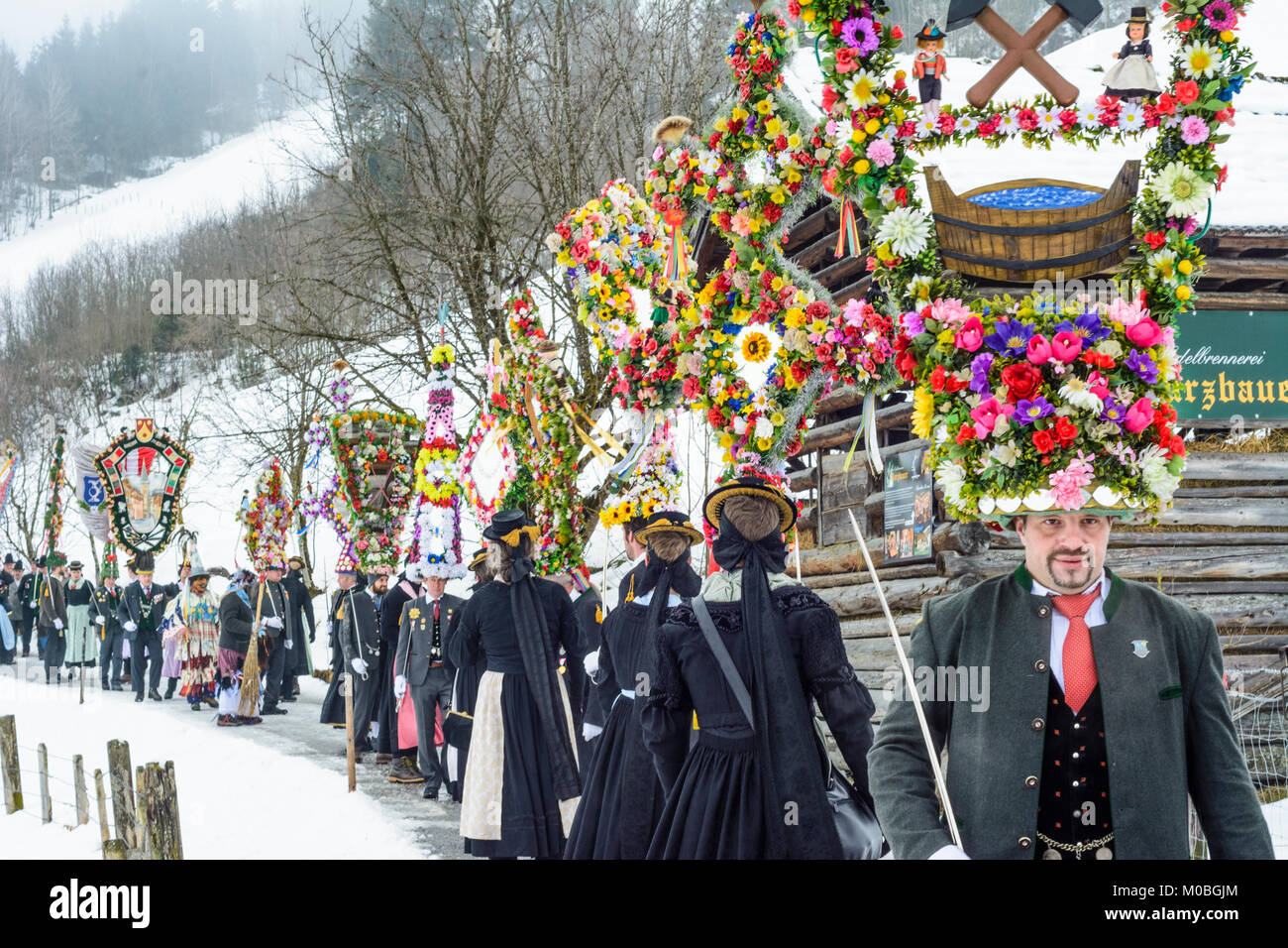 Bad Hofgastein: Perchtenlauf (Percht Perchten mask procession ...
