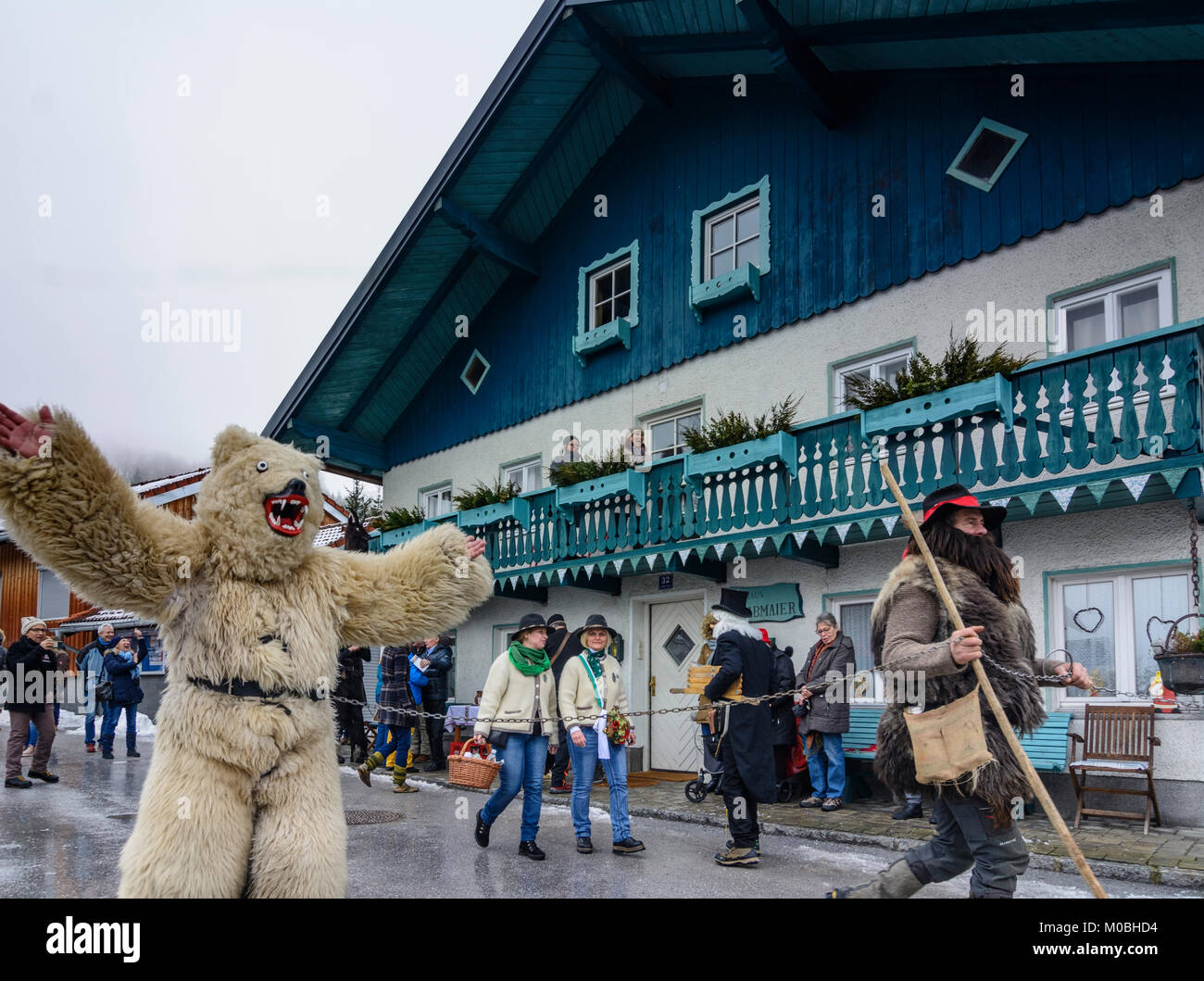 Bad Hofgastein: Perchtenlauf (Percht Perchten mask procession): Bären ...
