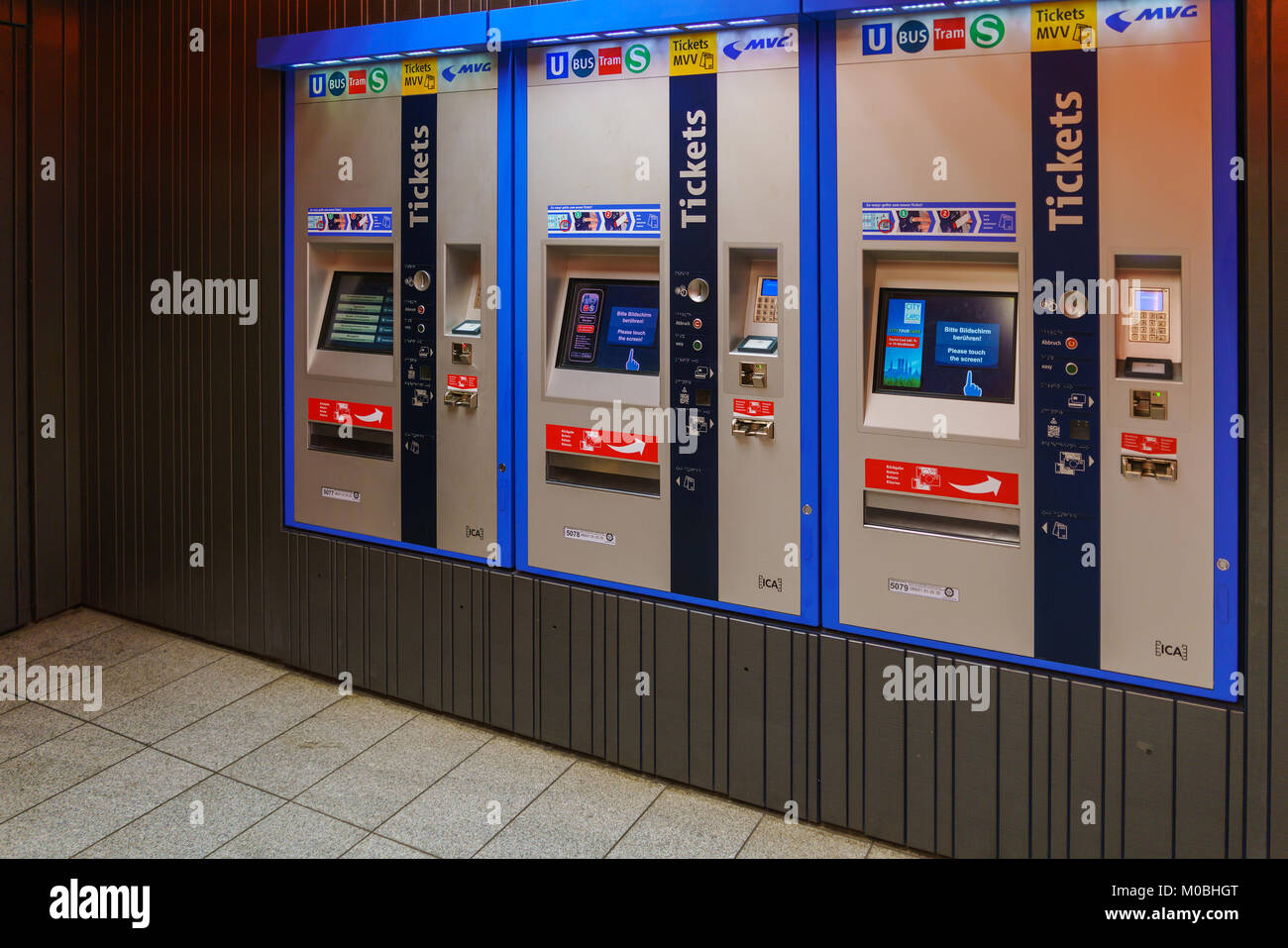 Orange vending machines hi-res stock photography and images - Alamy