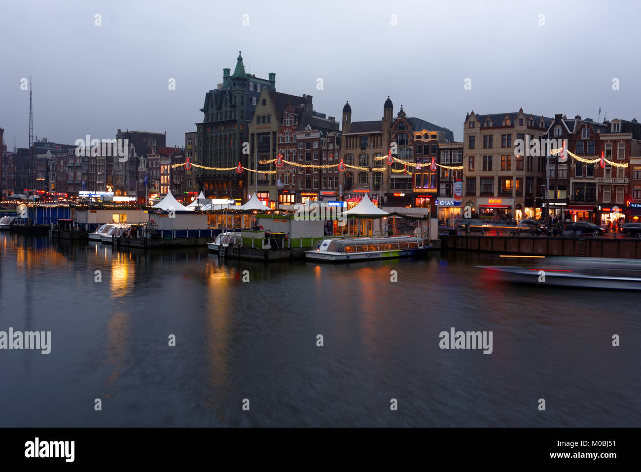 17th century street scene amsterdam hi-res stock photography and images ...