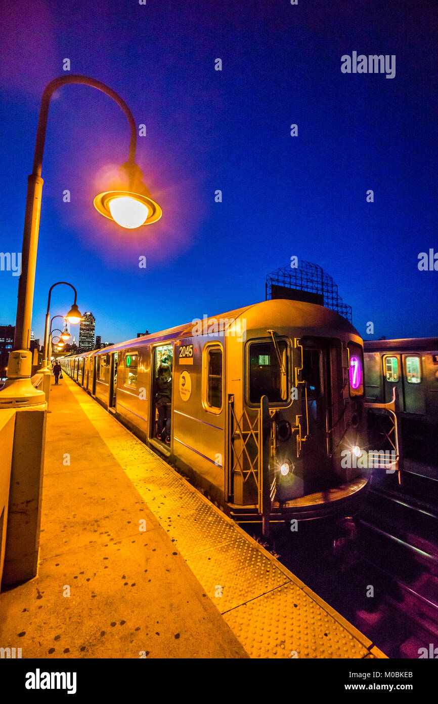 33rd street subway station hi-res stock photography and images - Alamy