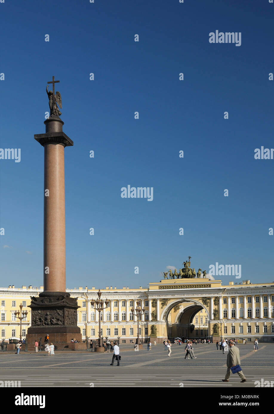Statue under arch hi-res stock photography and images - Alamy