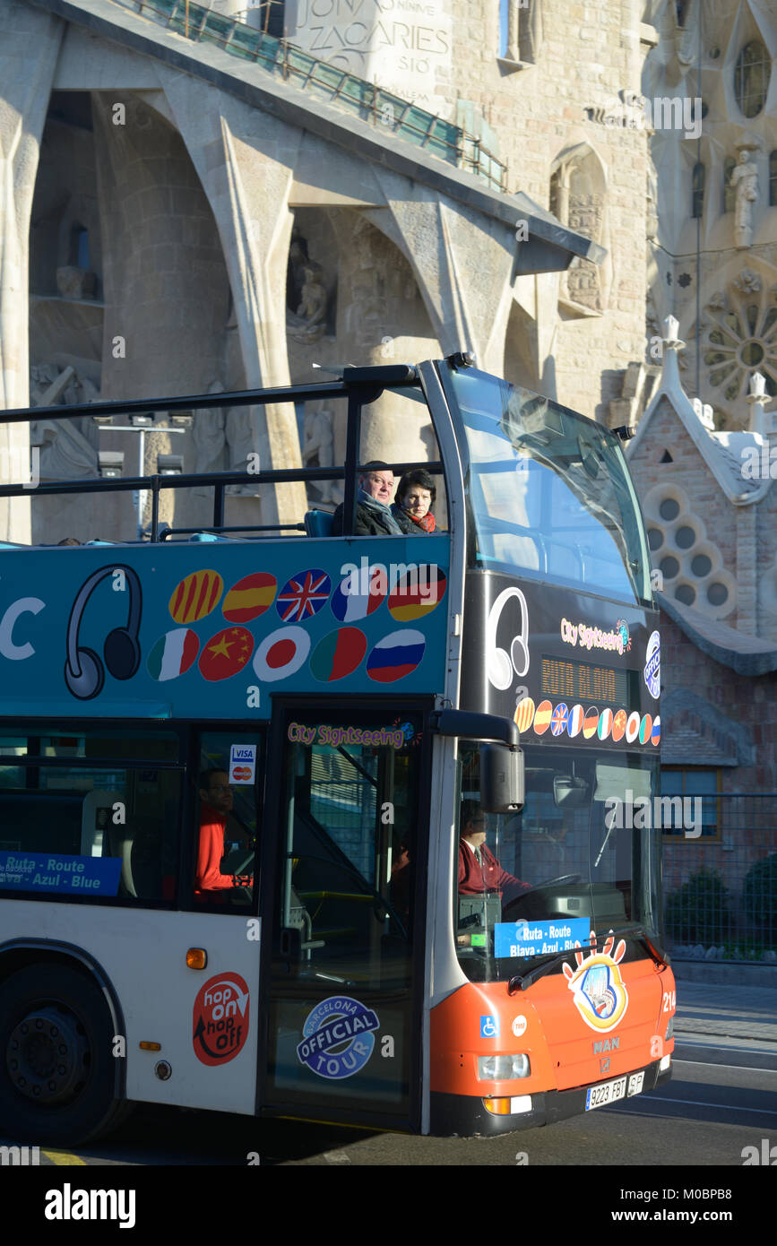 Number 9 bus hi-res stock photography and images - Alamy