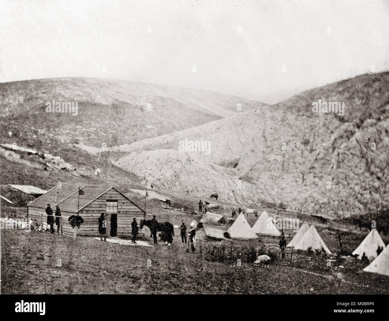Roger Fenton (1819-1869), Crimean War, camp of the 4th Dragoon Guards ...