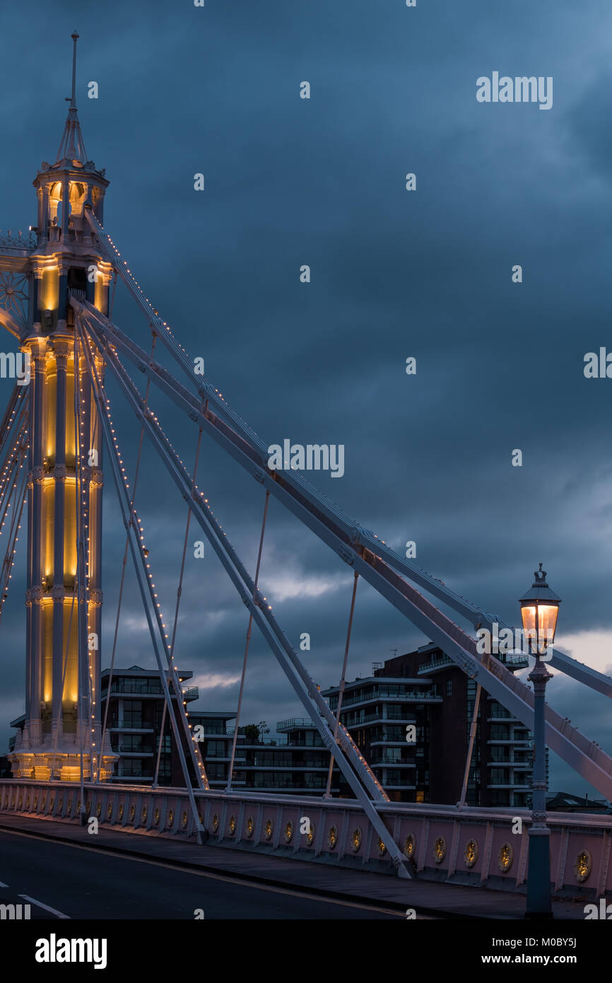 Albert bridge lighting hi-res stock photography and images - Alamy