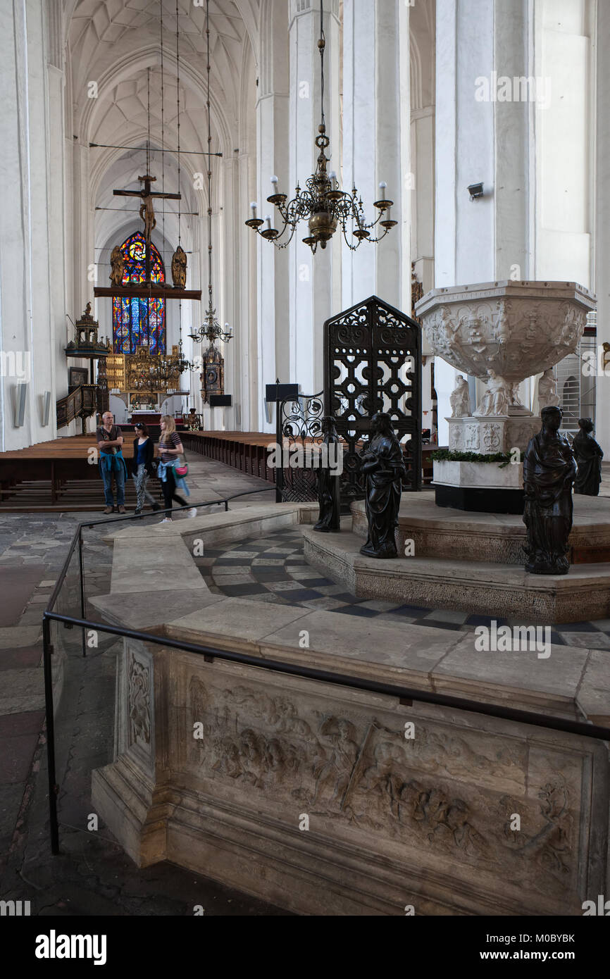 Poland interior st marys church hi-res stock photography and images - Alamy