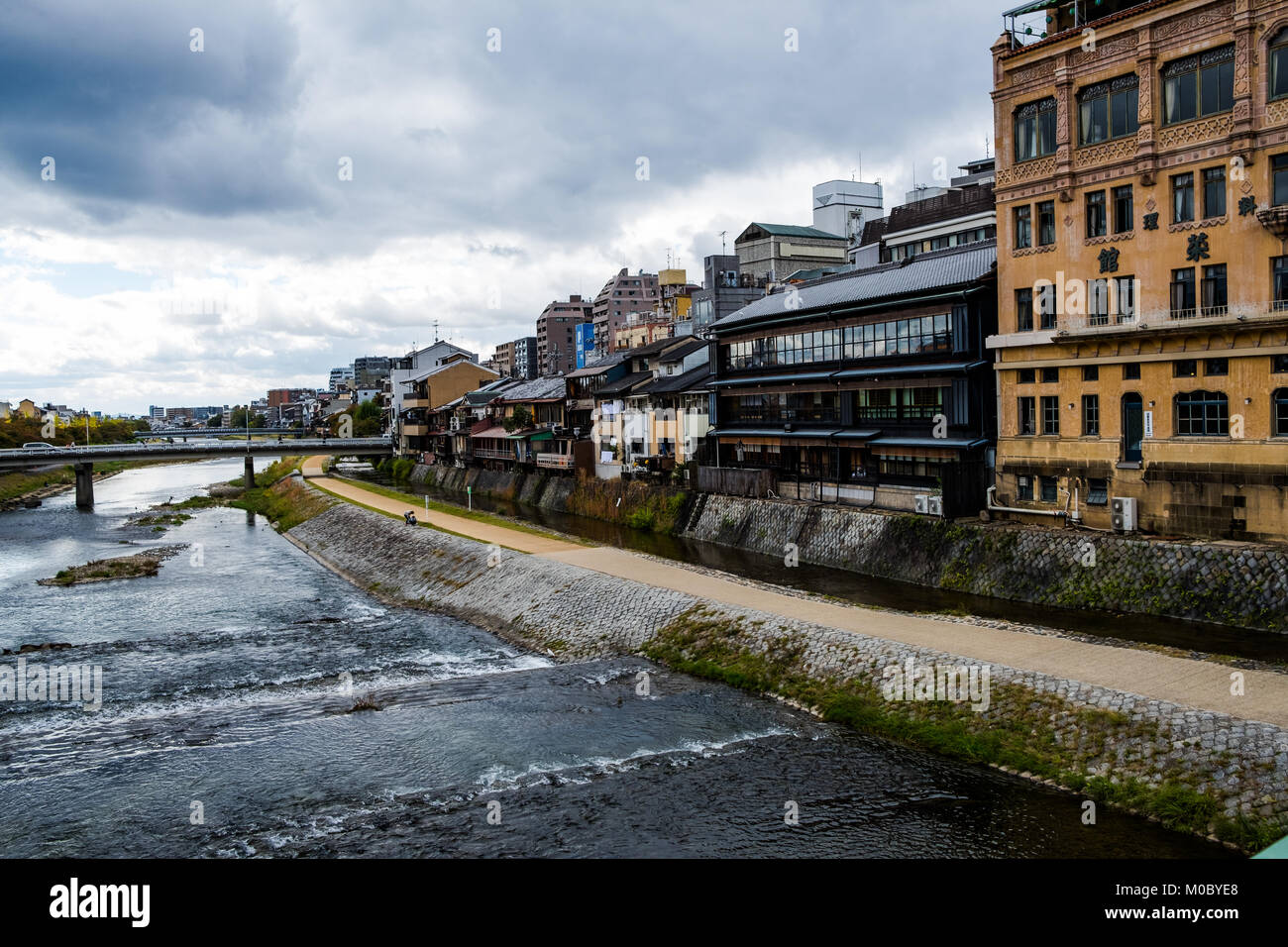 Overlooking the architecture on Kamo river on Shijo Dori bridge, kyoto ...