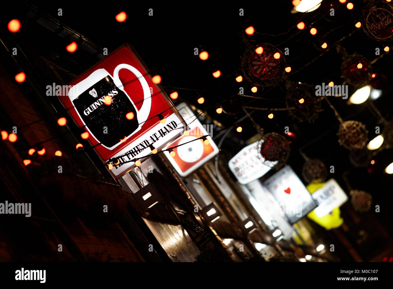 Old guinness sign hi-res stock photography and images - Alamy