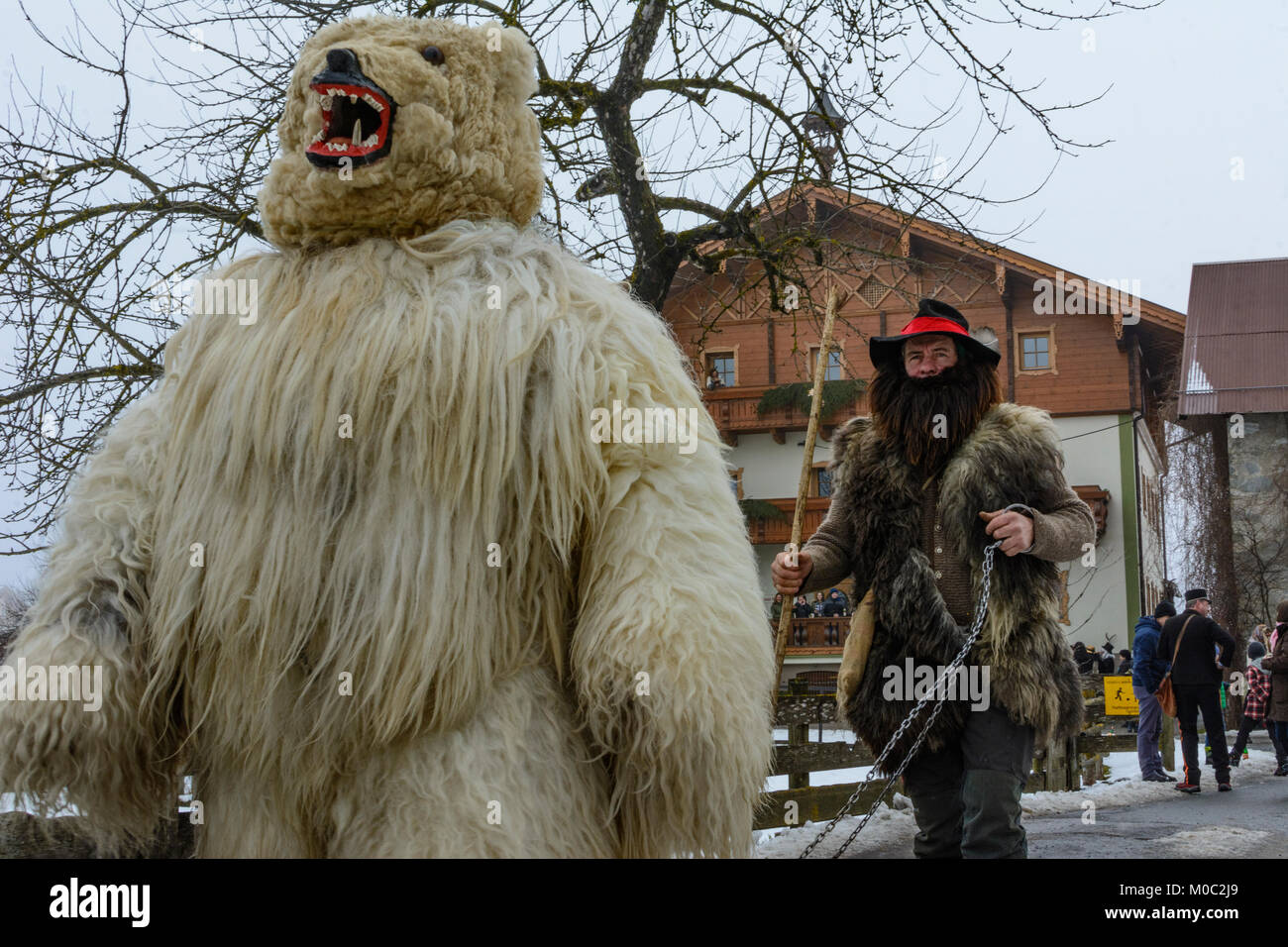 Bad Hofgastein: Perchtenlauf (Percht Perchten mask procession): Bären ...