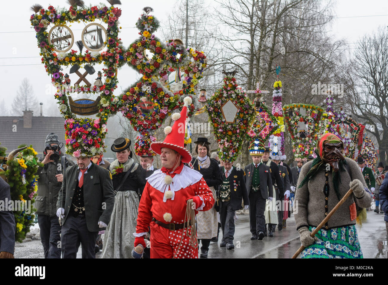 Bad Hofgastein: Perchtenlauf (Percht Perchten mask procession ...
