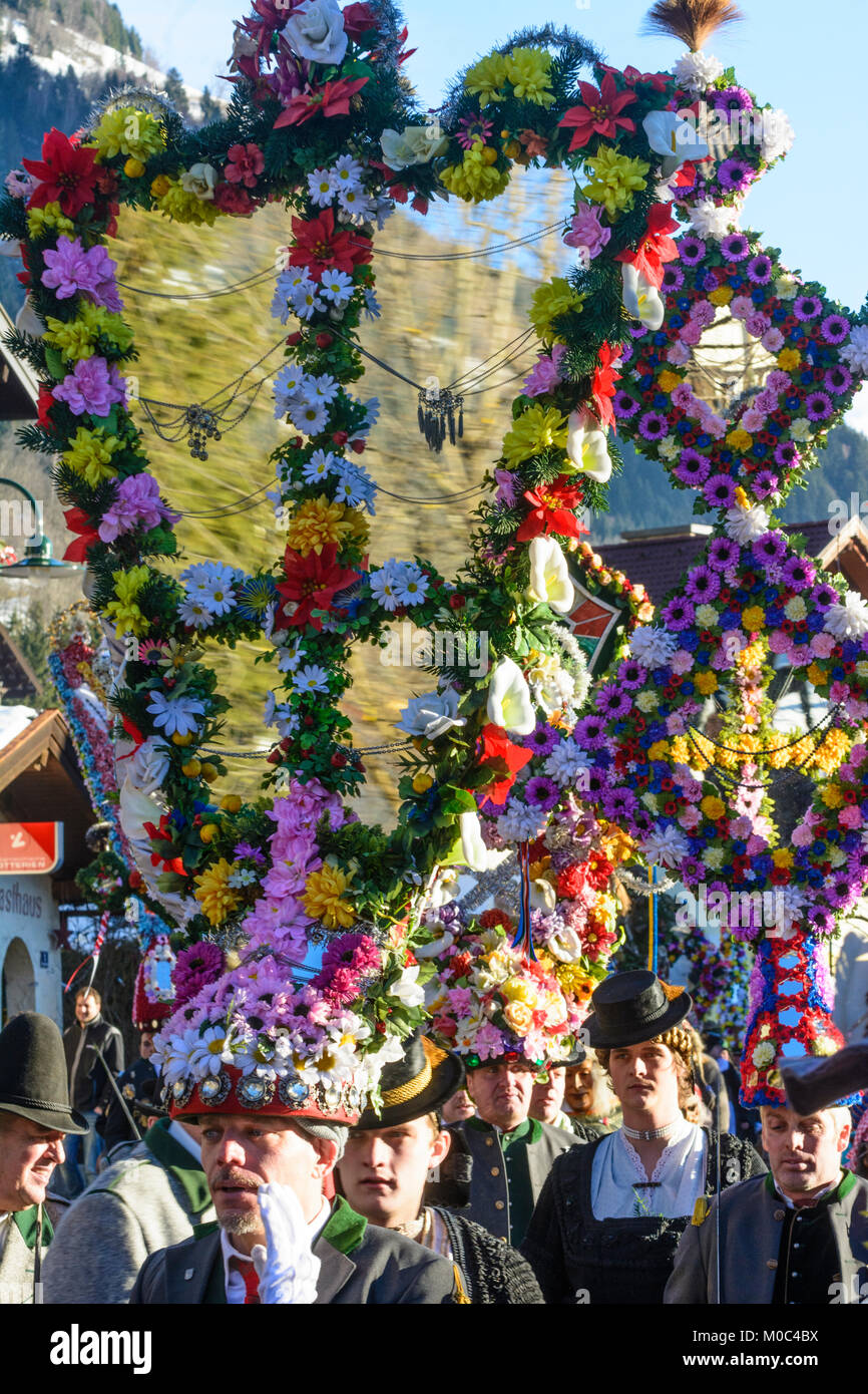 Bad Hofgastein: Perchtenlauf (Percht Perchten mask procession ...