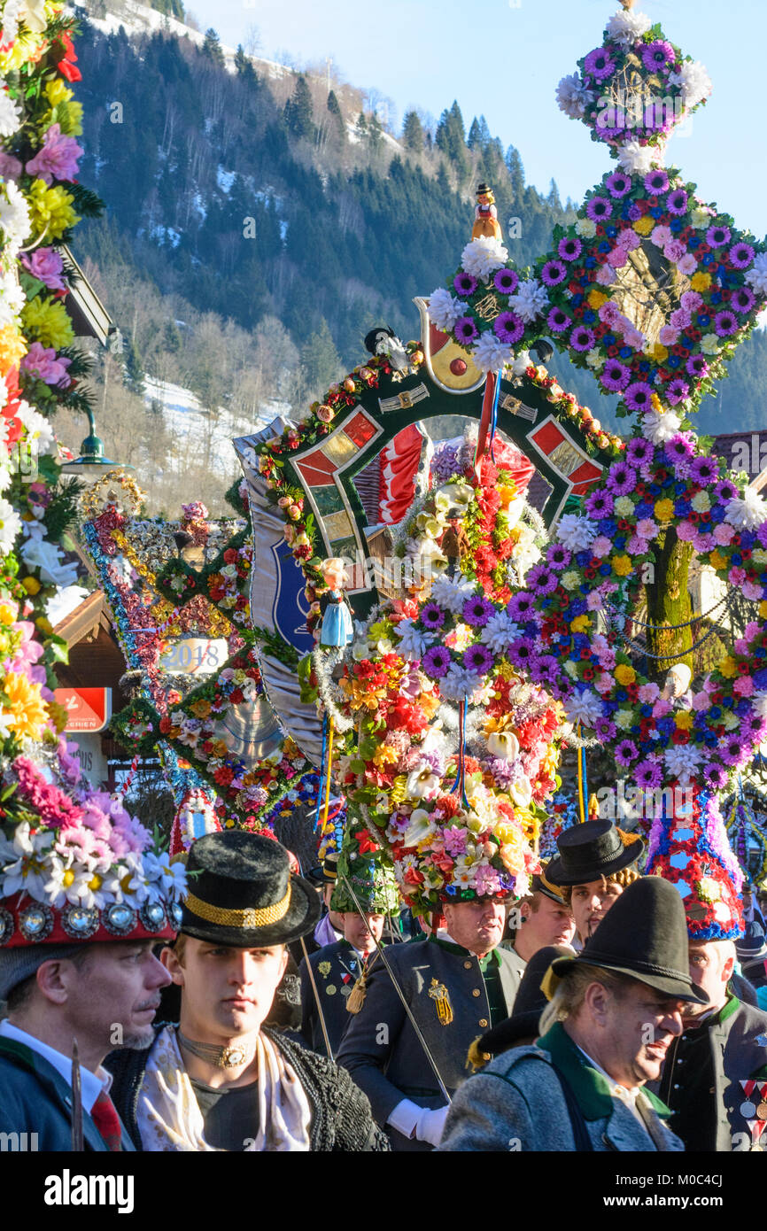 Bad Hofgastein: Perchtenlauf (Percht Perchten mask procession ...