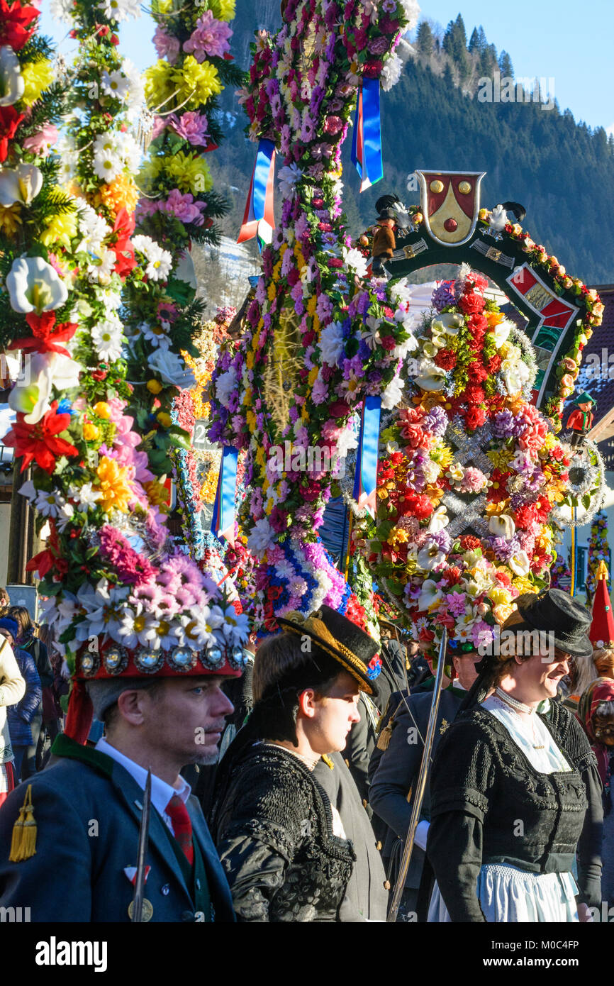 Bad Hofgastein: Perchtenlauf (Percht Perchten mask procession ...