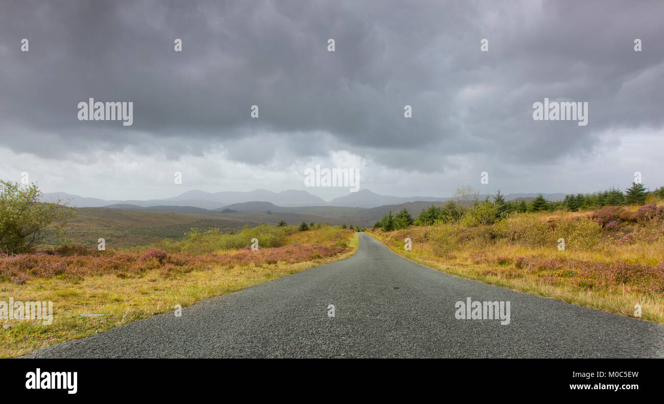 Mountain road snowdonia national park hi-res stock photography and ...