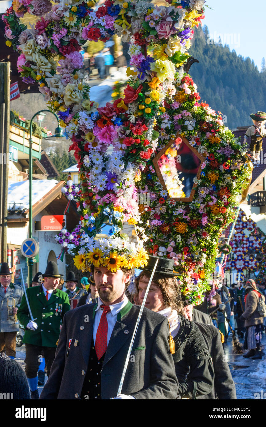 Bad Hofgastein: Perchtenlauf (Percht Perchten mask procession ...