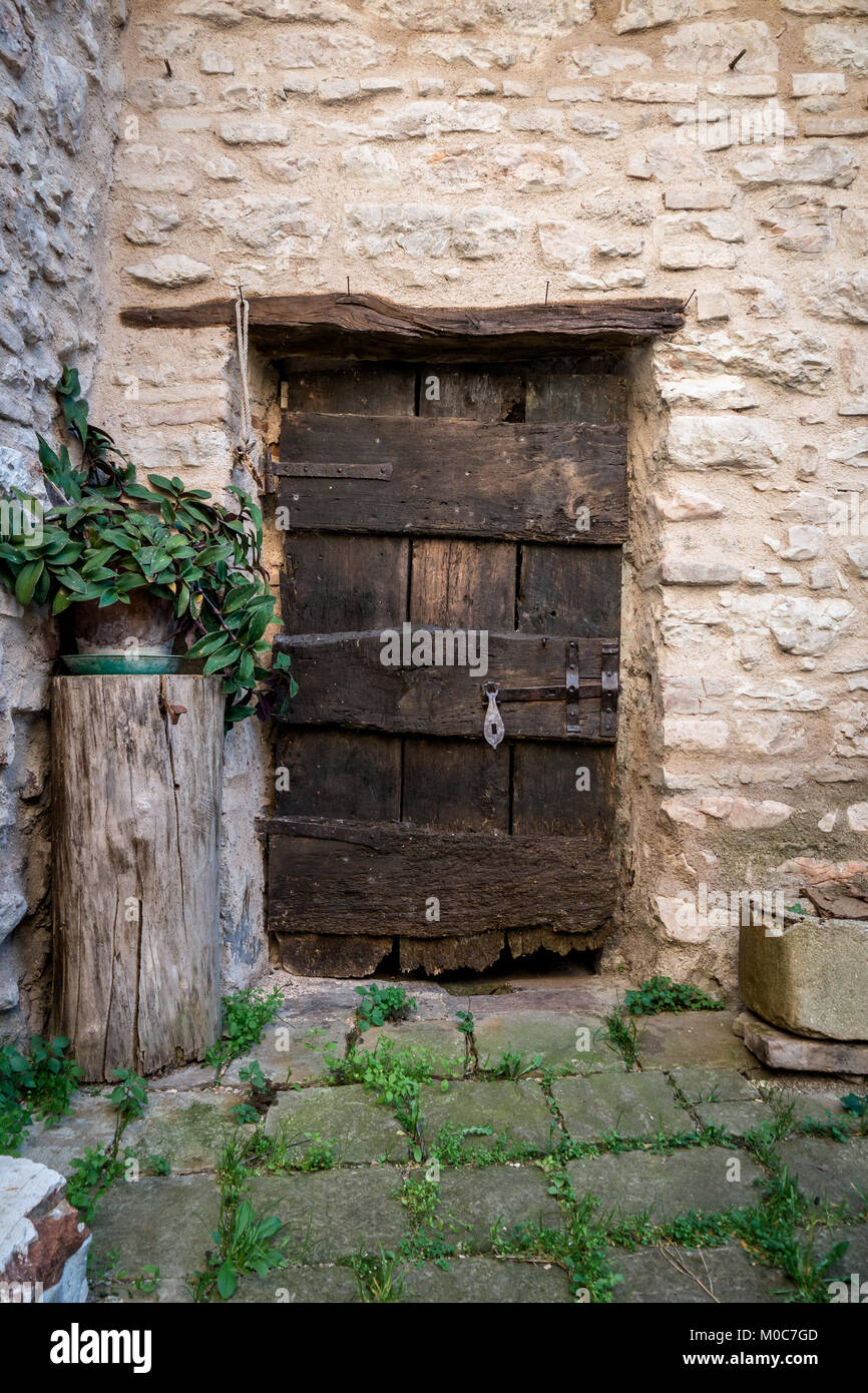 Ancient stone door hi-res stock photography and images - Alamy