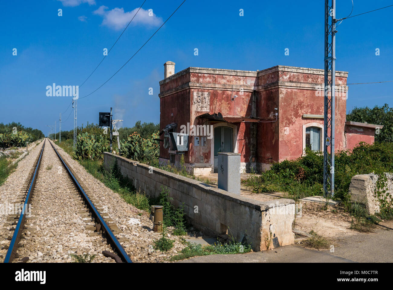 Abandonded railway hi-res stock photography and images - Alamy