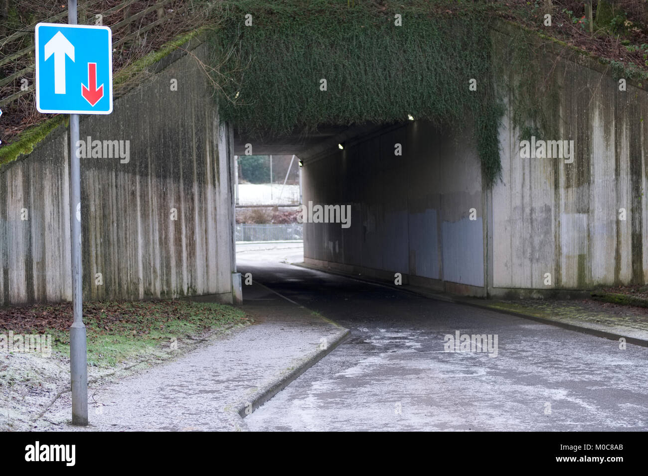 Priority over oncoming traffic sign hi-res stock photography and images ...