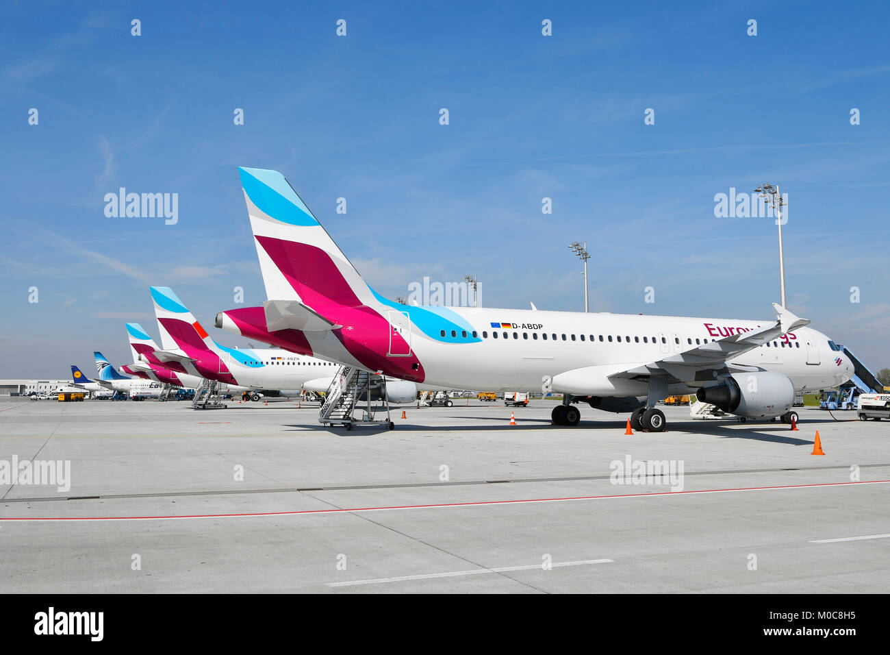 Eurowings, Airbus, A320, line up, position, ramp, clearance, Munich ...