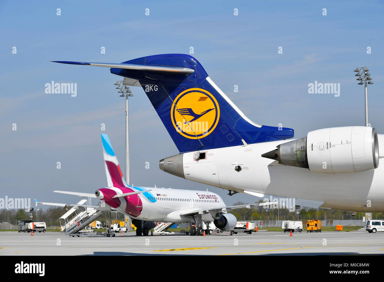 A320 wing hi-res stock photography and images - Alamy