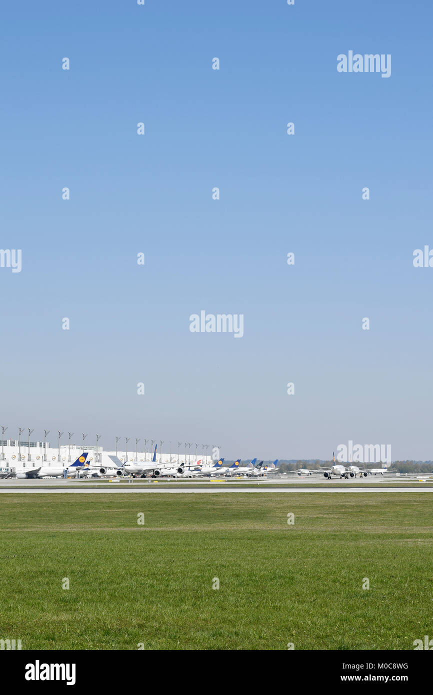 Line Up, Terminal 2, Lufthansa, Satellite, Tower, Aircraft, Airplane ...
