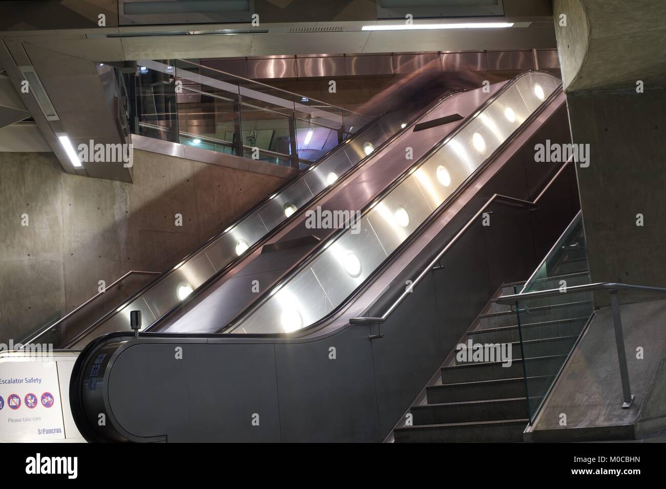Kings cross station sign platform train london england hi-res stock ...