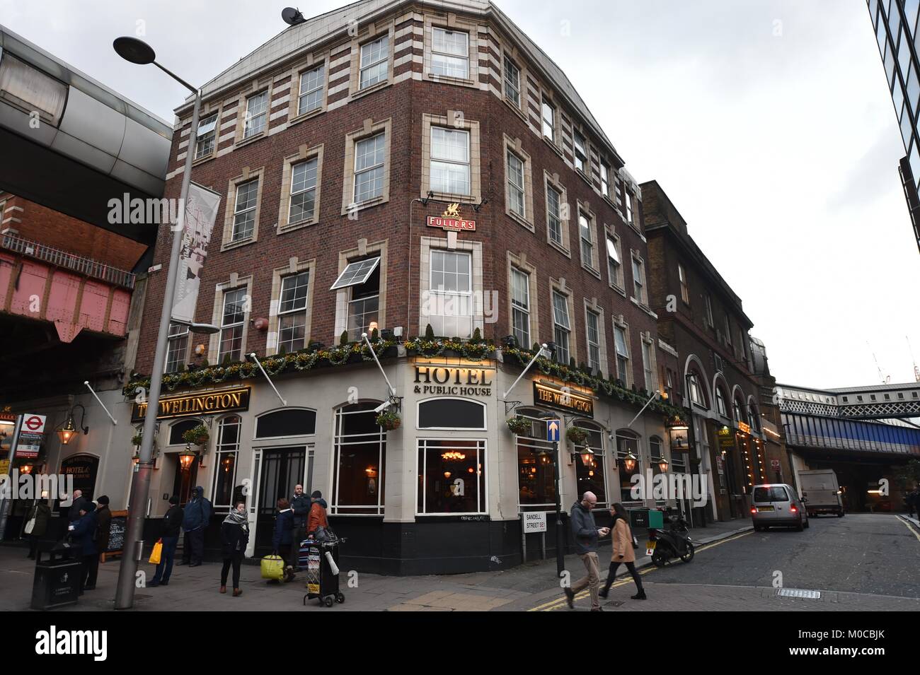 Traditional English Pub Stock Photo - Alamy