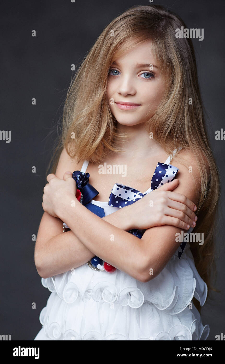 Portrait of happy young girl Stock Photo - Alamy