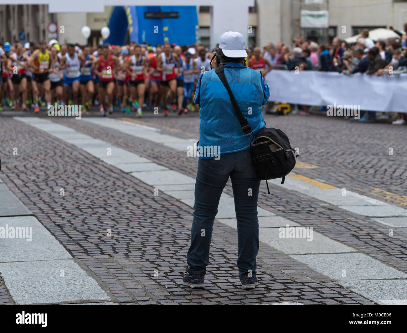 Running jogging marathon starting line hi-res stock photography and ...