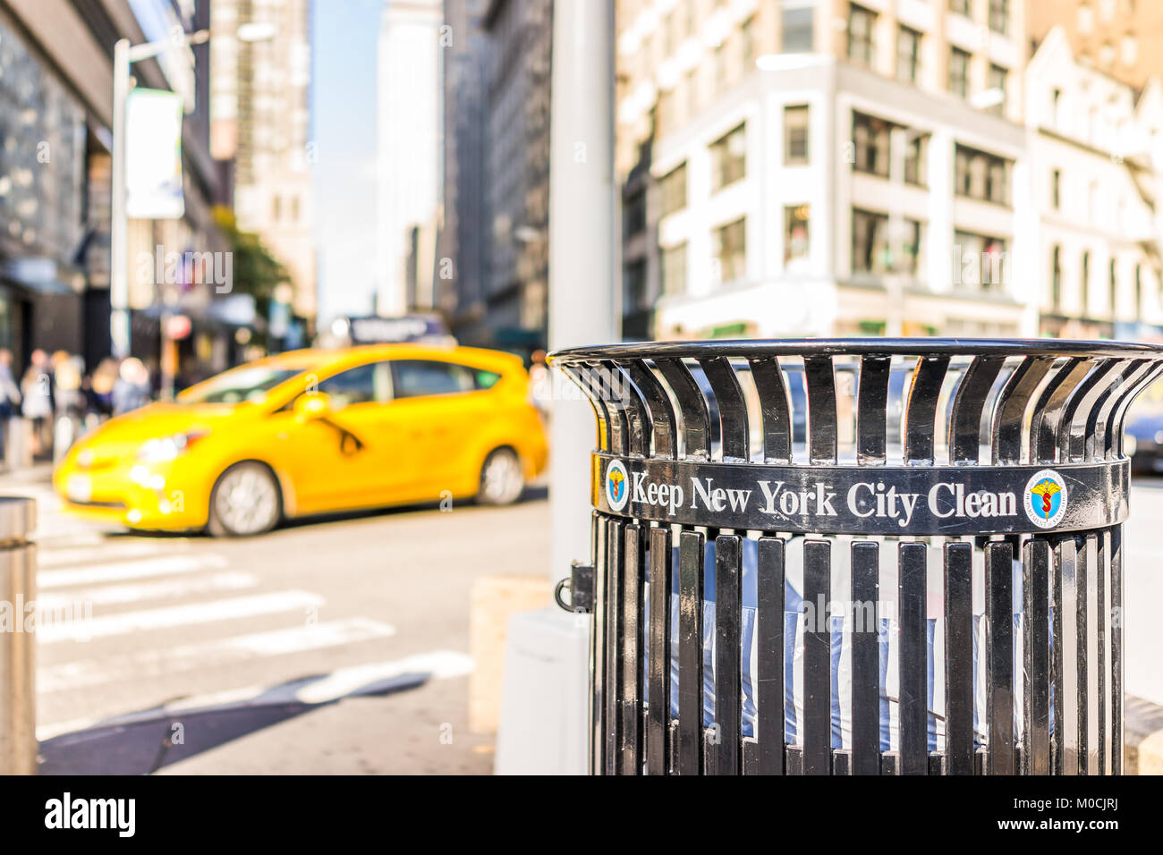Nyc trash hi-res stock photography and images - Alamy