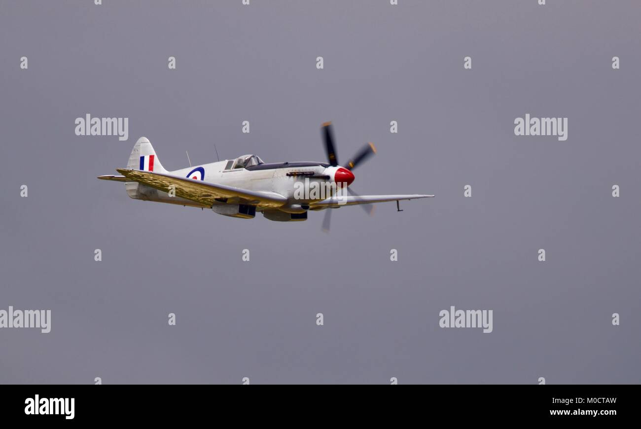 RAF Battle of Britain Memorial Flight Supermarine Spitfire PS915 ...