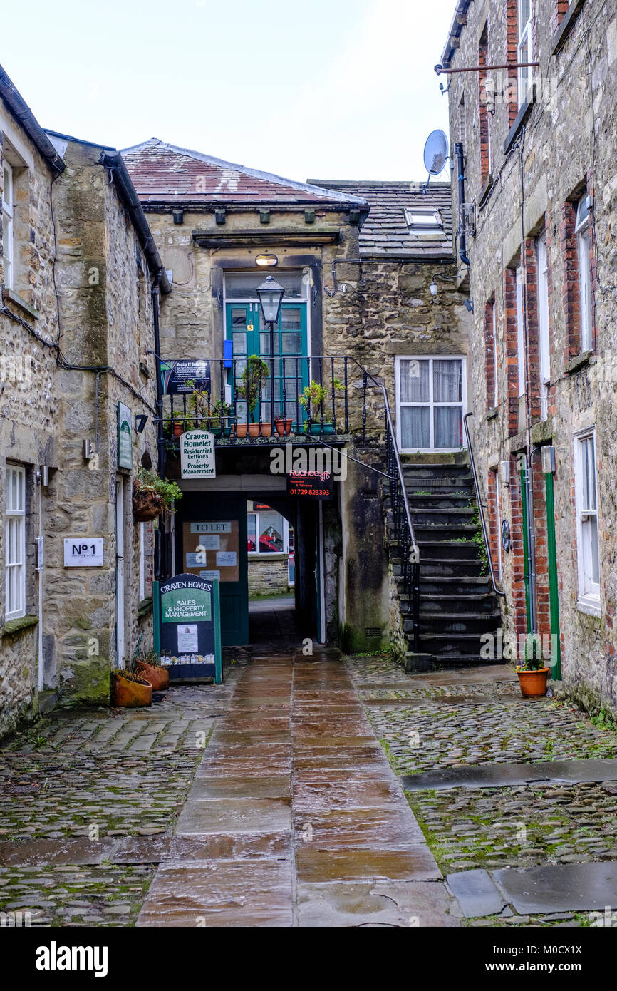 Retail shop settle yorkshire hi-res stock photography and images - Alamy