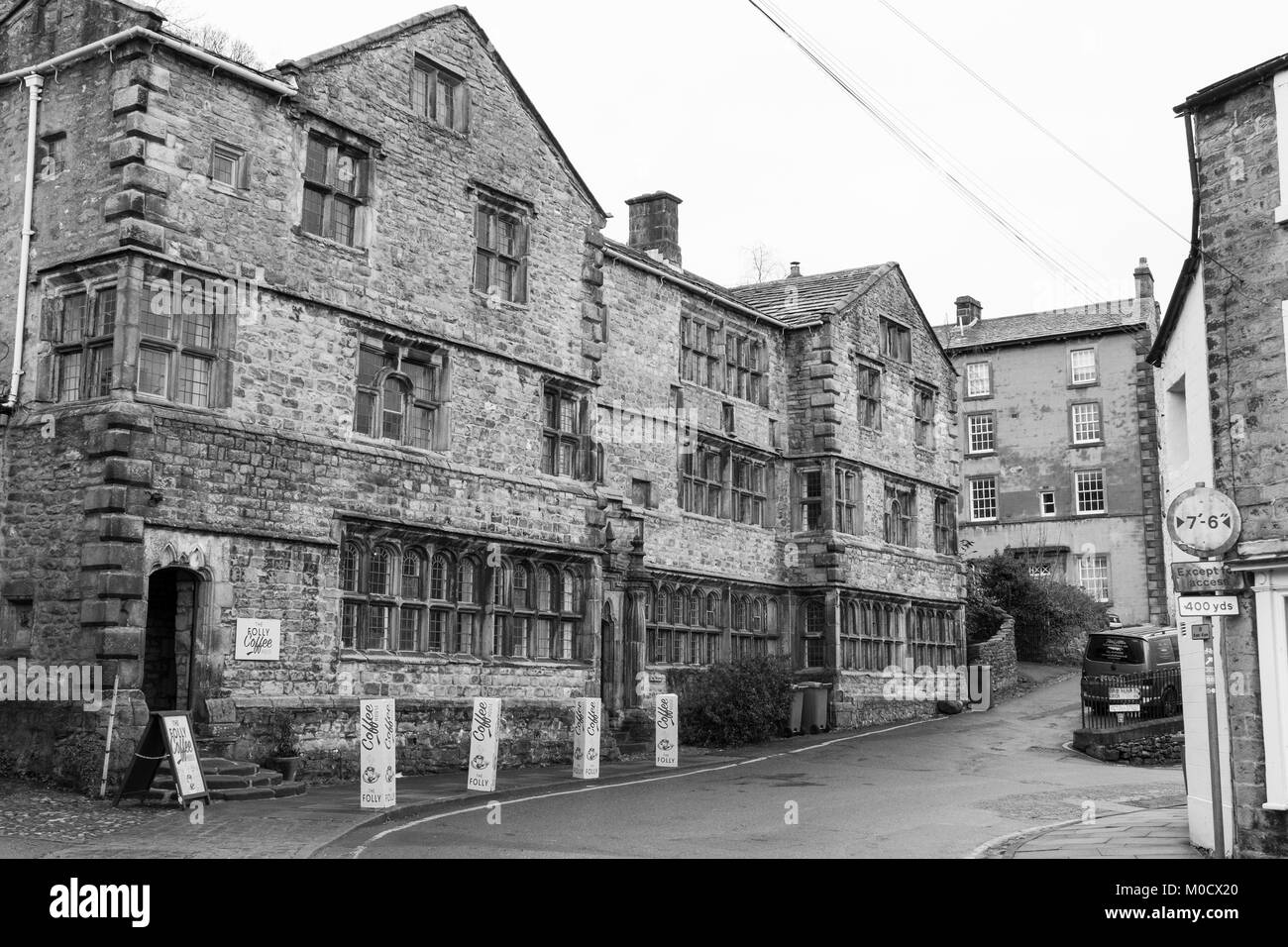 Shops in settle yorkshire hi-res stock photography and images - Alamy