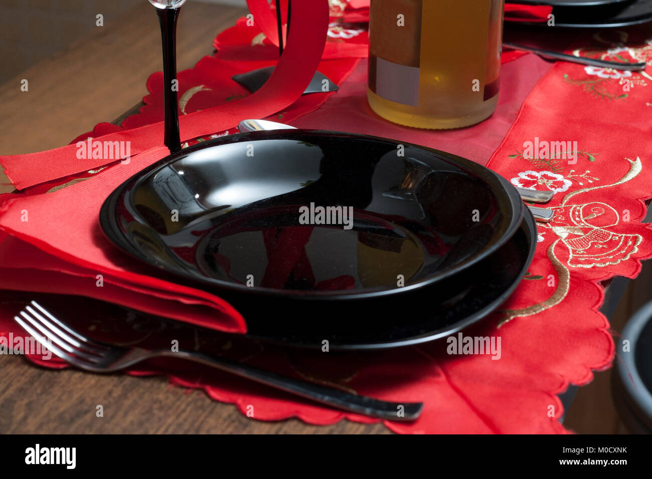 Single setting at a dinner table Stock Photo - Alamy