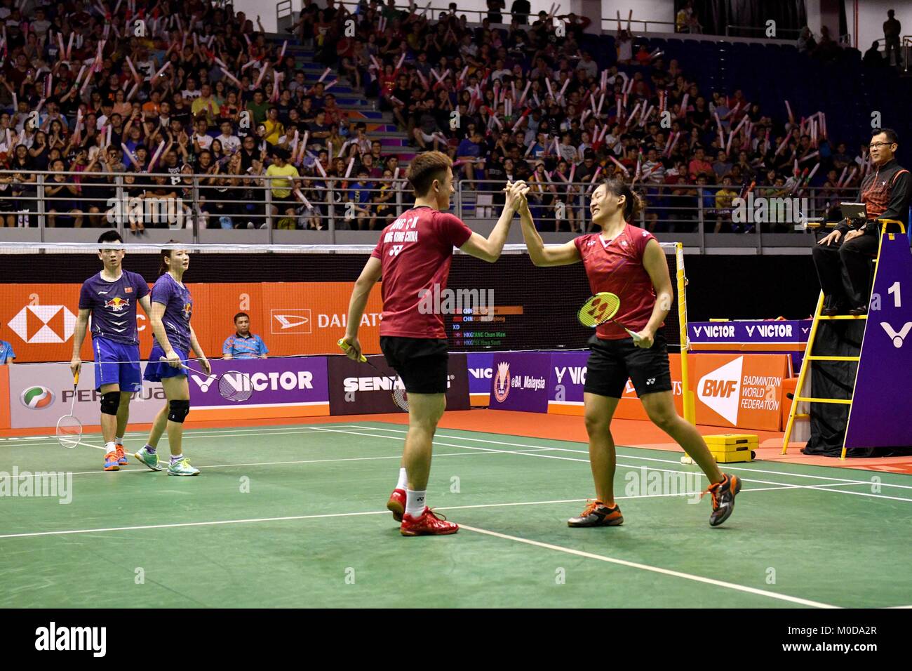 Kuala Lumpur, Malaysia. 21st Jan, 2018. Tang Chun Man (L Front) and Tse ...