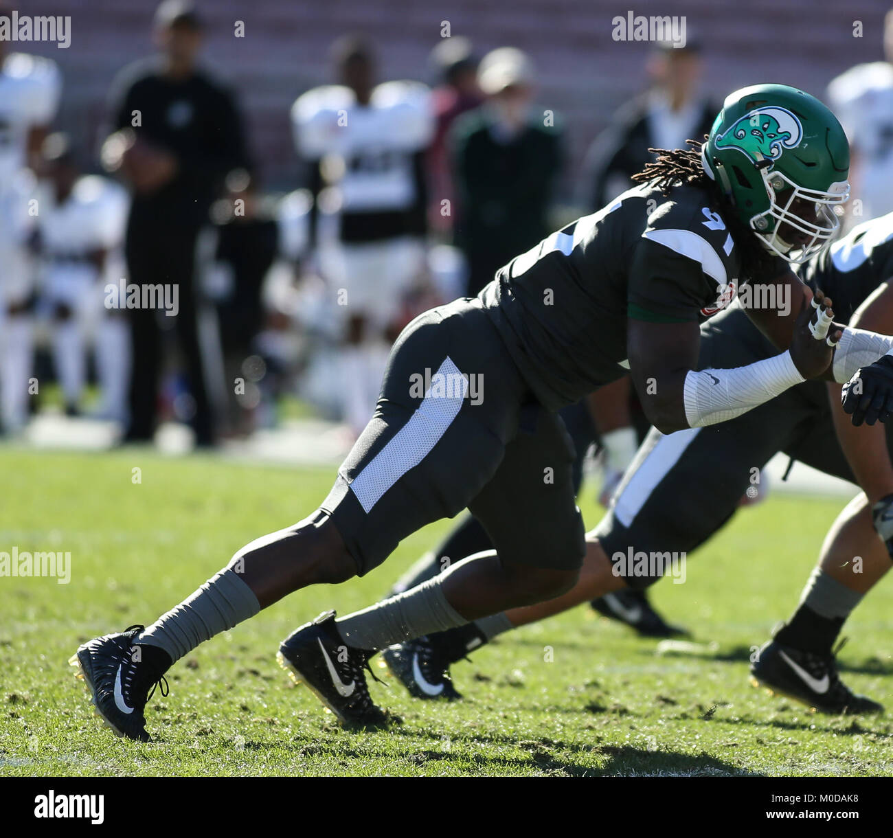American football defensive line hi-res stock photography and images ...