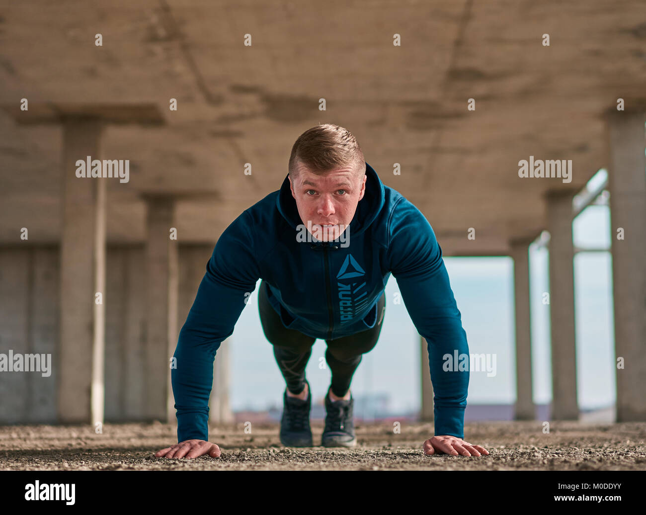 Female bodybuilding competition hi-res stock photography and images - Alamy