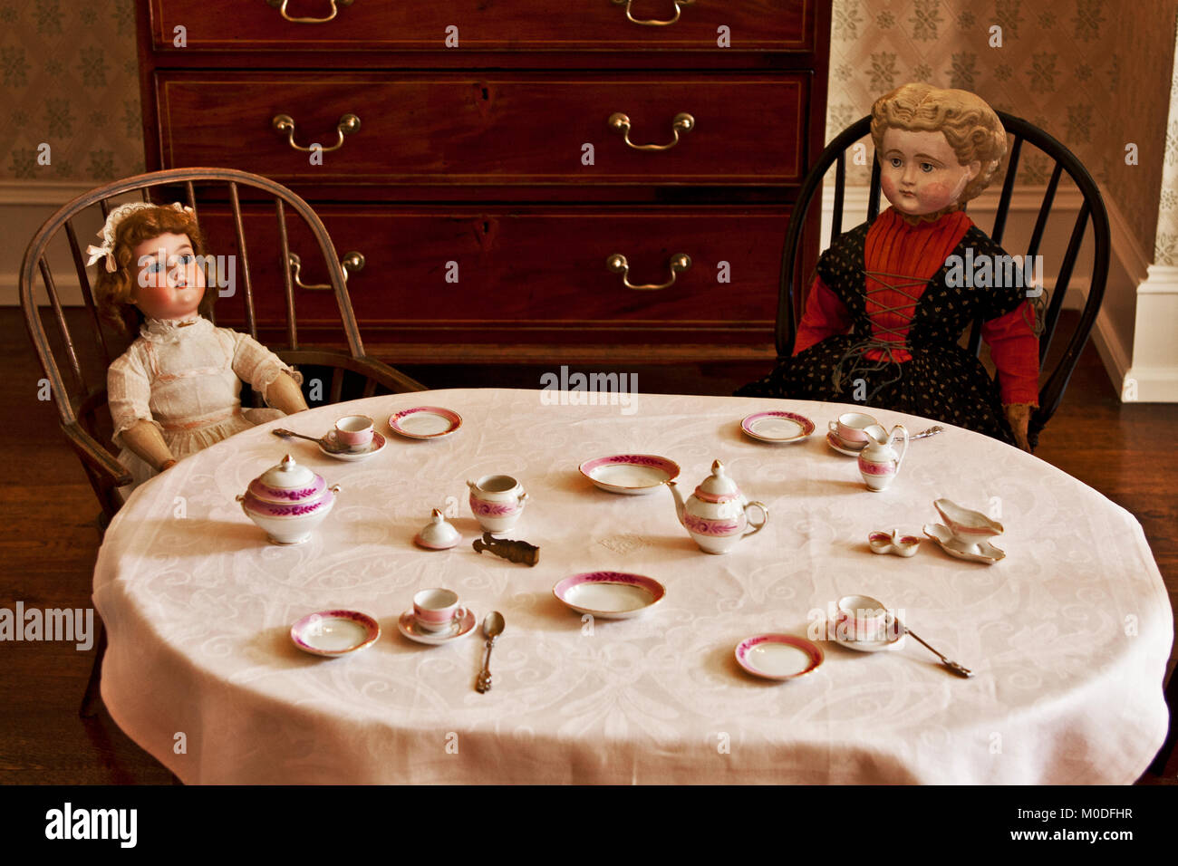 Colonial tea set museum hi-res stock photography and images - Alamy